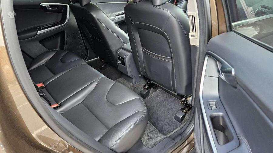 Brūns Volvo XC60 2015 Elektrėnai, ar dzinēja tilpumu 2.40 L un nobraukumu 232 tūkst. km par 15300 €, foto 25 vietnē AUTOMOTO.COM.LV