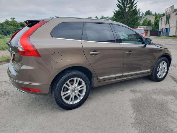 Brown Volvo XC60 2015 in Siauliai, with an engine capacity of 1.97 L and mileage of 245 thousand km for 6555 €, photo 7 on AUTOMOTO.COM.LV