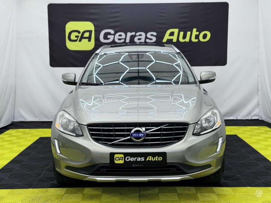 Brown Volvo XC60 2015 in Vilnius, with an engine capacity of 1.97 L and mileage of 127 thousand km for 12990 €, photo 8 on AUTOMOTO.COM.LV