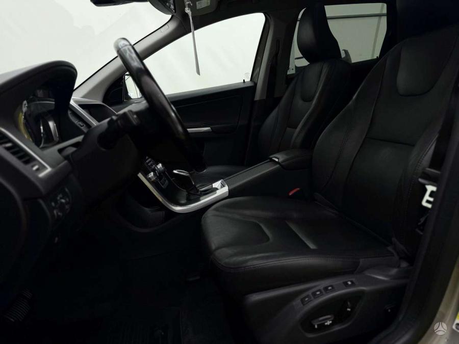 Brown Volvo XC60 2015 in Vilnius, with an engine capacity of 1.97 L and mileage of 127 thousand km for 12990 €, photo 11 on AUTOMOTO.COM.LV