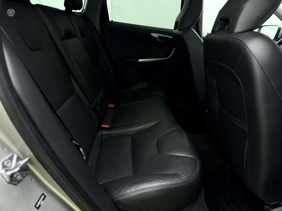 Brown Volvo XC60 2015 in Vilnius, with an engine capacity of 1.97 L and mileage of 127 thousand km for 12990 €, photo 15 on AUTOMOTO.COM.LV