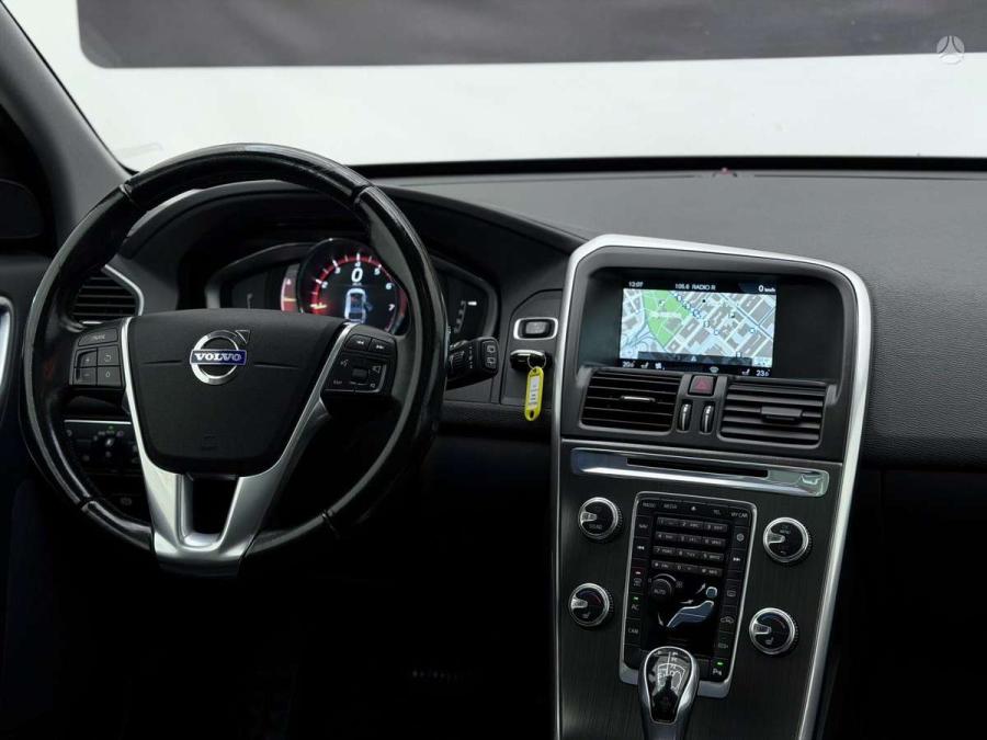 Brown Volvo XC60 2015 in Vilnius, with an engine capacity of 1.97 L and mileage of 127 thousand km for 12990 €, photo 18 on AUTOMOTO.COM.LV