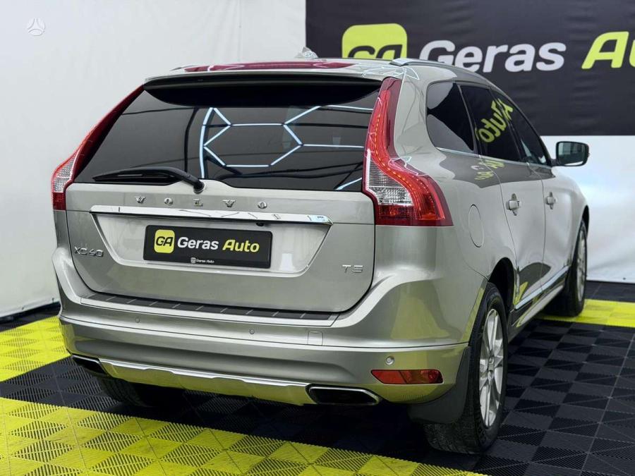 Brown Volvo XC60 2015 in Vilnius, with an engine capacity of 1.97 L and mileage of 127 thousand km for 12900 €, photo 7 on AUTOMOTO.COM.LV