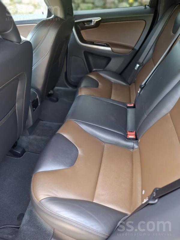 Brown Volvo XC60 2015 in Talsi, with an engine capacity of 2.00 L and mileage of 258 thousand km for 9000 €, photo 7 on AUTOMOTO.COM.LV