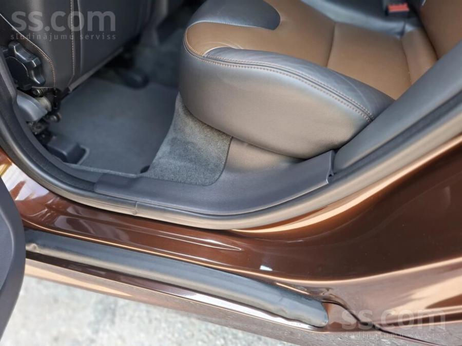 Brown Volvo XC60 2015 in Talsi, with an engine capacity of 2.00 L and mileage of 258 thousand km for 9000 €, photo 9 on AUTOMOTO.COM.LV