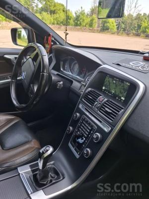 Brown Volvo XC60 2015 in Talsi, with an engine capacity of 2.00 L and mileage of 258 thousand km for 9000 €, photo 10 on AUTOMOTO.COM.LV