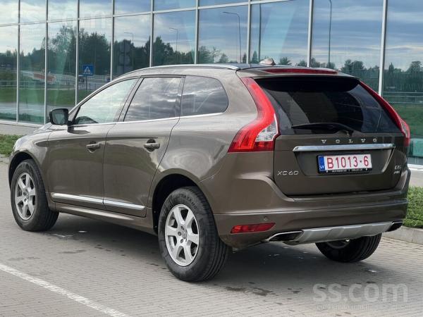 Brown Volvo XC60 2015 in Rezekne, with an engine capacity of 2.40 L and mileage of 168 thousand km for 15990 €, photo 5 on AUTOMOTO.COM.LV
