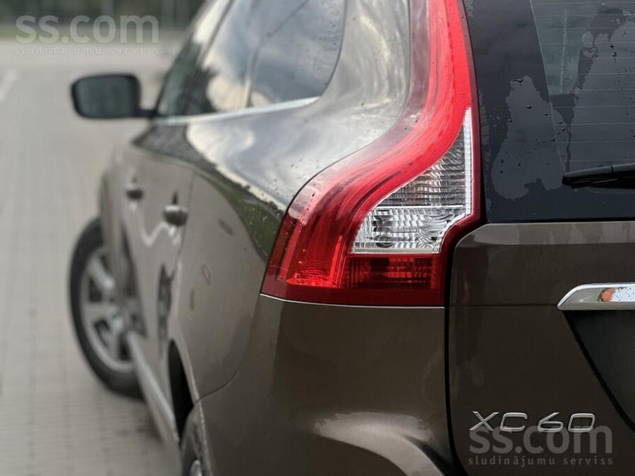 Brown Volvo XC60 2015 in Rezekne, with an engine capacity of 2.40 L and mileage of 168 thousand km for 15990 €, photo 10 on AUTOMOTO.COM.LV