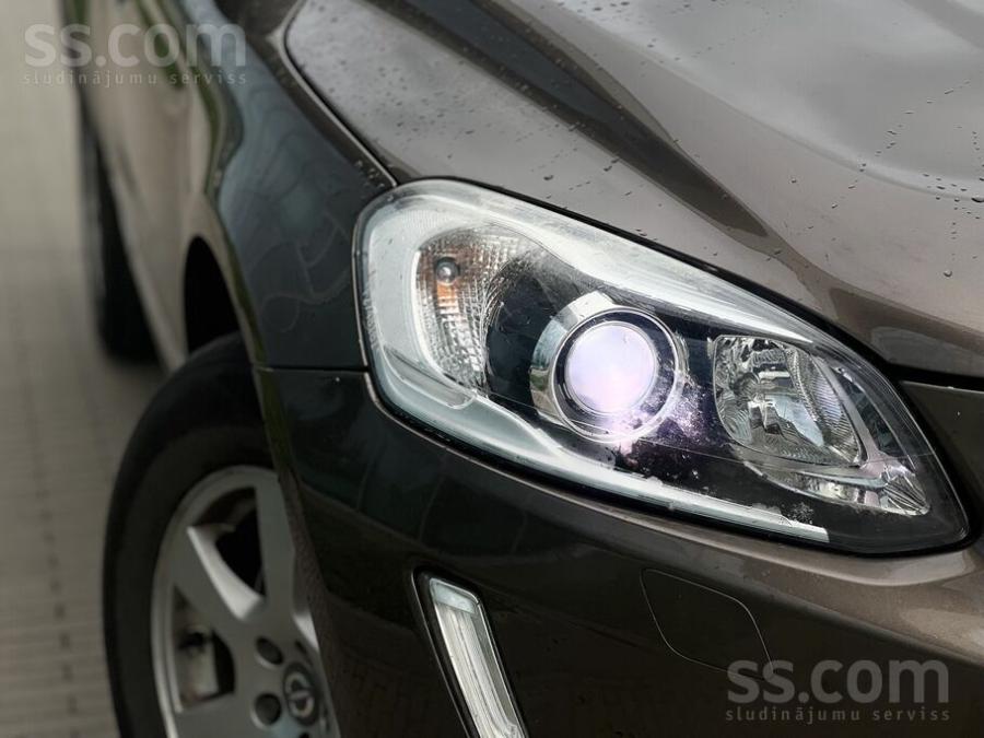 Brown Volvo XC60 2015 in Rezekne, with an engine capacity of 2.40 L and mileage of 168 thousand km for 15990 €, photo 11 on AUTOMOTO.COM.LV