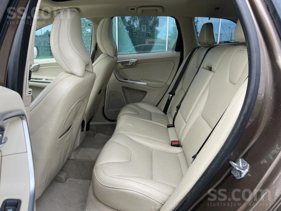 Brown Volvo XC60 2015 in Rezekne, with an engine capacity of 2.40 L and mileage of 168 thousand km for 15990 €, photo 22 on AUTOMOTO.COM.LV