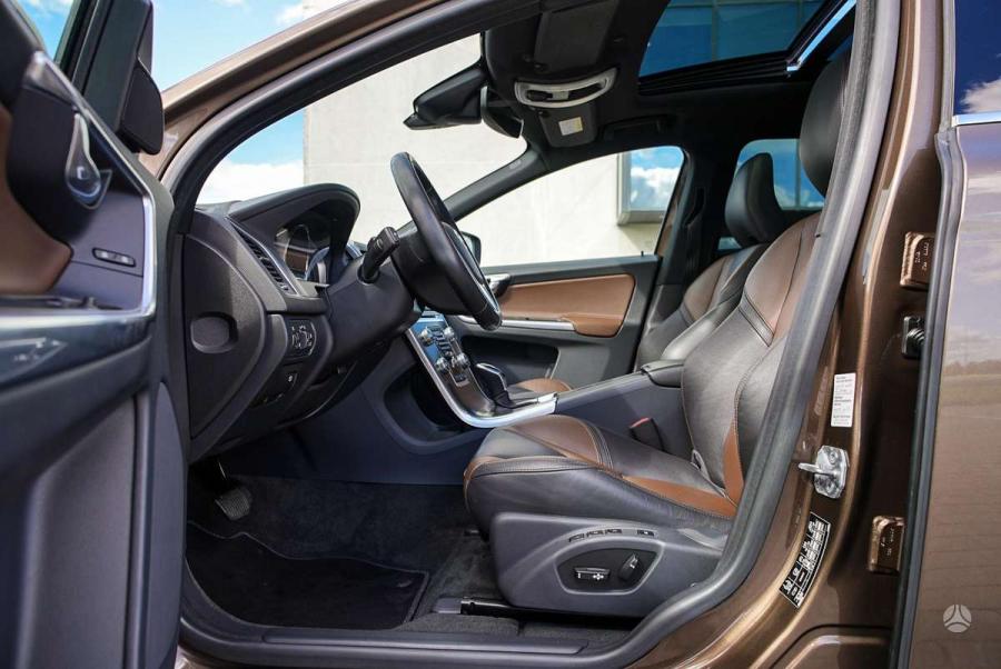 Brūns Volvo XC60 2015 Kauņa, ar dzinēja tilpumu 2.40 L un nobraukumu 270 tūkst. km par 12950 €, foto 23 vietnē AUTOMOTO.COM.LV