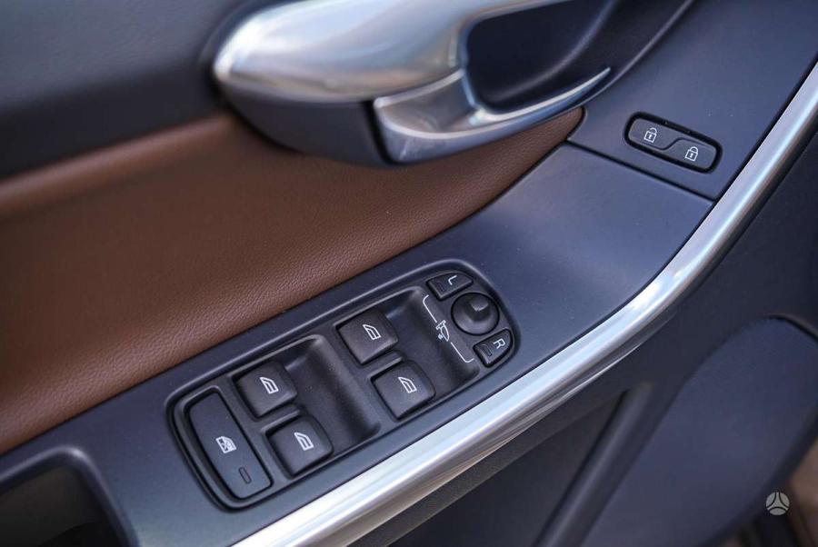 Brūns Volvo XC60 2015 Kauņa, ar dzinēja tilpumu 2.40 L un nobraukumu 270 tūkst. km par 12950 €, foto 27 vietnē AUTOMOTO.COM.LV