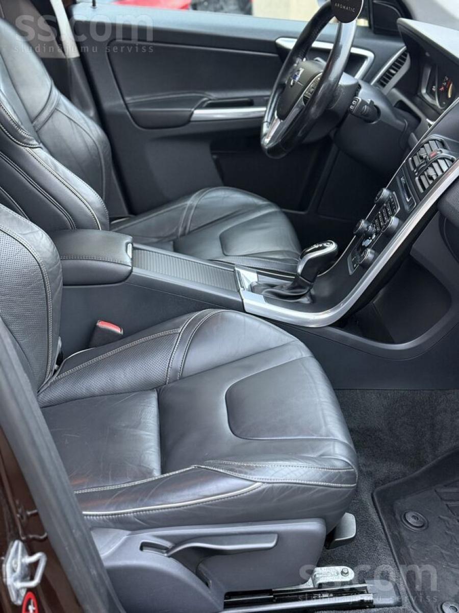 Brown Volvo XC60 2015 in Riga, with an engine capacity of 2.00 L and mileage of 0 thousand km for 9150 €, photo 9 on AUTOMOTO.COM.LV