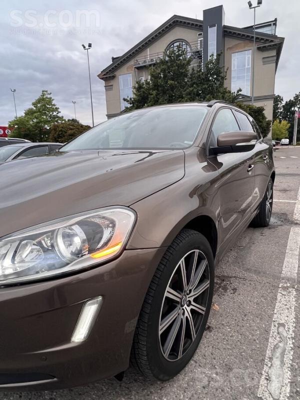 Volvo XC60 2015 in Jelgava on AUTOMOTO.COM.LV Brown Volvo XC60 2015 in Jelgava, with an engine capacity of 2.00 L and mileage of 327 thousand km for 9990 €, photo 4 on AUTOMOTO.COM.LV