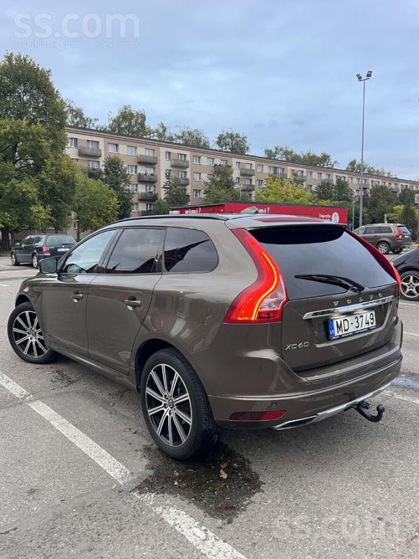 Volvo XC60 2015 in Jelgava on AUTOMOTO.COM.LV Brown Volvo XC60 2015 in Jelgava, with an engine capacity of 2.00 L and mileage of 327 thousand km for 9990 €, photo 8 on AUTOMOTO.COM.LV