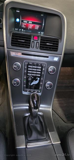 Brown Volvo XC60 2015 in Tallinn, with an engine capacity of 2.40 L and mileage of 174 thousand km for 17500 €, photo 16 on AUTOMOTO.COM.LV