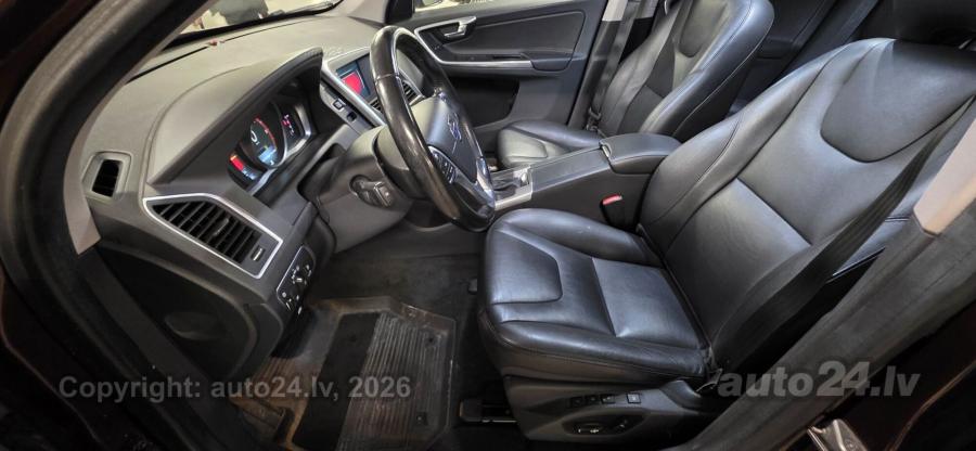 Brown Volvo XC60 2015 in Tallinn, with an engine capacity of 2.40 L and mileage of 174 thousand km for 17500 €, photo 21 on AUTOMOTO.COM.LV
