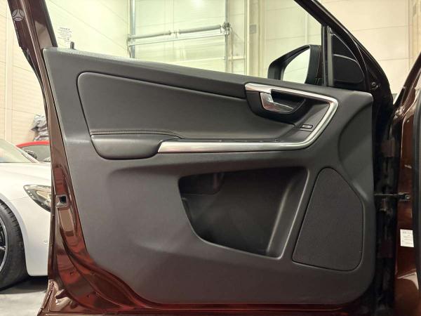 Brūns Volvo XC60 2016 Viļņa, ar dzinēja tilpumu 1.97 L un nobraukumu 153 tūkst. km par 15990 €, foto 11 vietnē AUTOMOTO.COM.LV