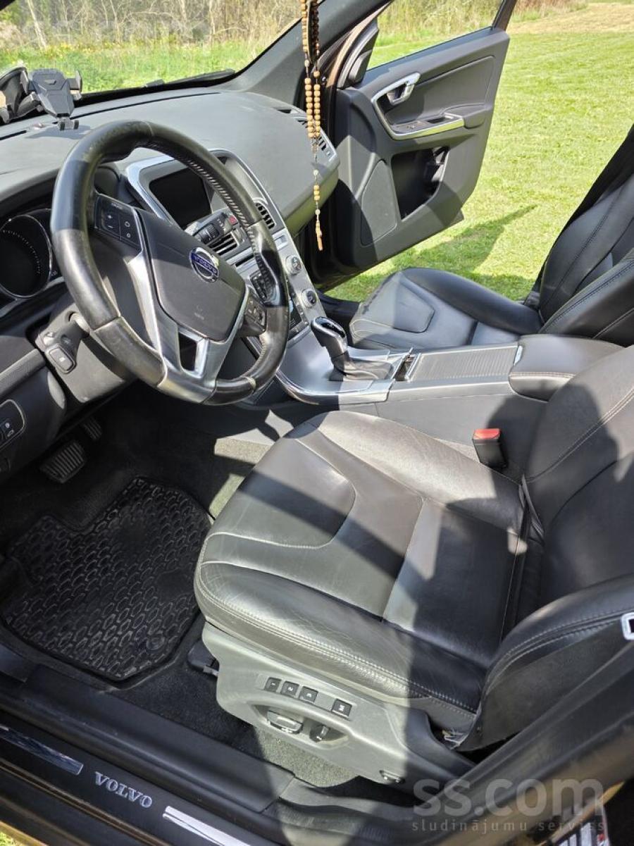 Brūns Volvo XC60 2016 Rīga, ar dzinēja tilpumu 2.00 L un nobraukumu 278 tūkst. km par 16300 €, foto 8 vietnē AUTOMOTO.COM.LV