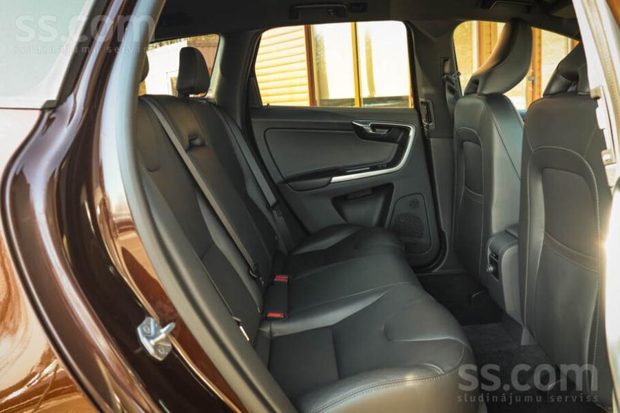 Brūns Volvo XC60 2016 Tukums, ar dzinēja tilpumu 2.00 L un nobraukumu 243 tūkst. km par 12990 €, foto 10 vietnē AUTOMOTO.COM.LV