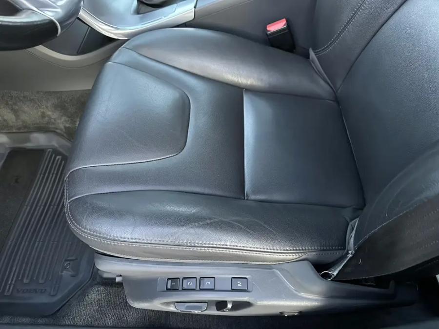 Brūns Volvo XC60 2016 Rīga, ar dzinēja tilpumu 2.40 L un nobraukumu 156 tūkst. km par 14500 €, foto 14 vietnē AUTOMOTO.COM.LV