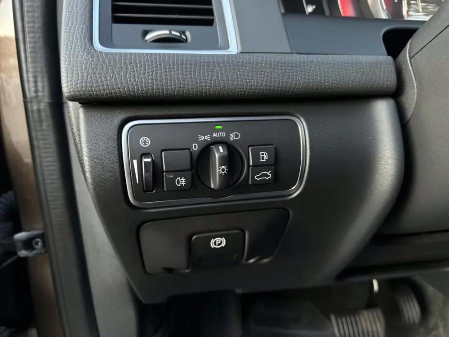 Brūns Volvo XC60 2016 Rīga, ar dzinēja tilpumu 2.40 L un nobraukumu 156 tūkst. km par 14500 €, foto 15 vietnē AUTOMOTO.COM.LV