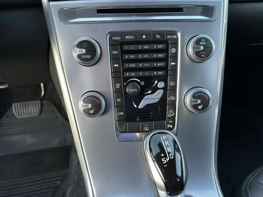 Brūns Volvo XC60 2016 Rīga, ar dzinēja tilpumu 2.40 L un nobraukumu 156 tūkst. km par 14500 €, foto 21 vietnē AUTOMOTO.COM.LV