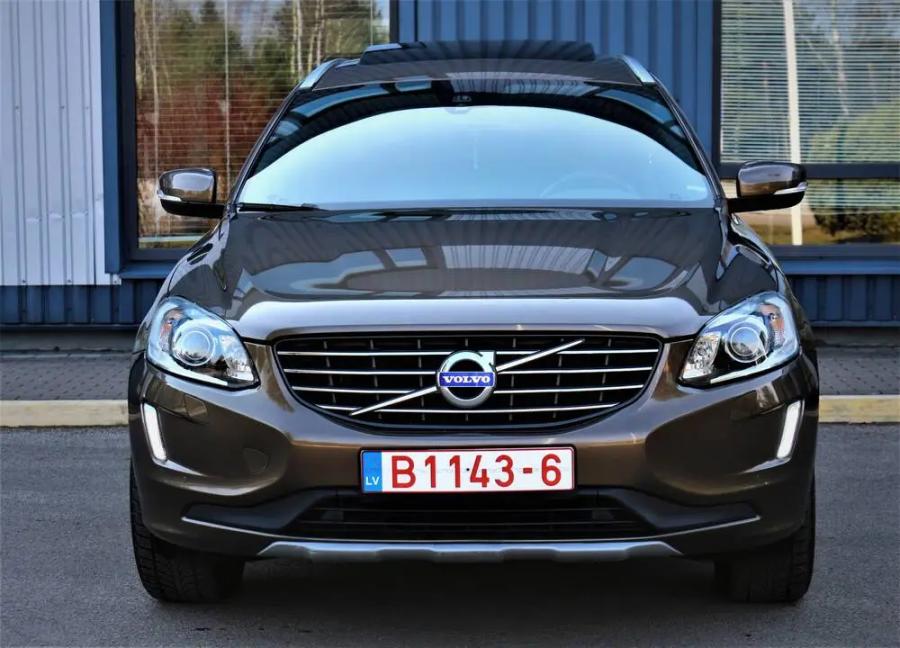 Brown Volvo XC60 2016 in Riga, with an engine capacity of 2.40 L and mileage of 239 thousand km for 7000 €, photo 1 on AUTOMOTO.COM.LV