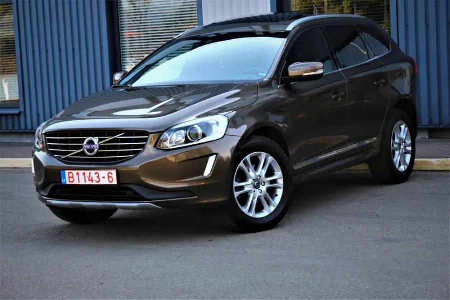 Brown Volvo XC60 2016 in Riga, with an engine capacity of 2.40 L and mileage of 239 thousand km for 7000 €, photo 3 on AUTOMOTO.COM.LV