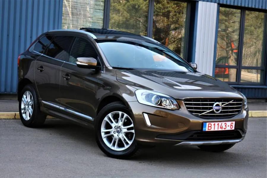 Brown Volvo XC60 2016 in Riga, with an engine capacity of 2.40 L and mileage of 239 thousand km for 7000 €, photo 4 on AUTOMOTO.COM.LV