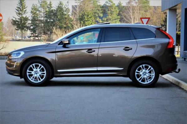 Brown Volvo XC60 2016 in Riga, with an engine capacity of 2.40 L and mileage of 239 thousand km for 7000 €, photo 4 on AUTOMOTO.COM.LV