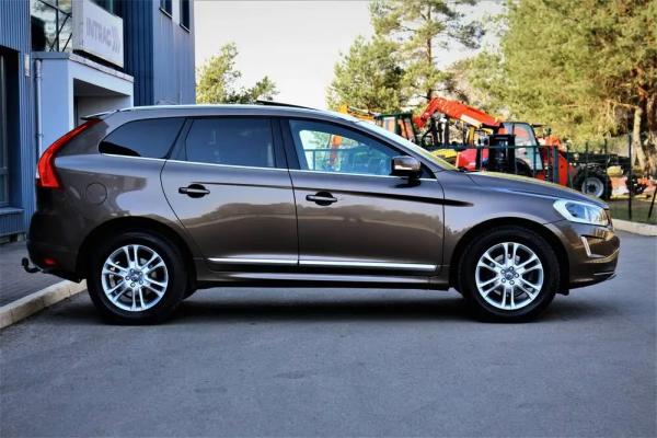 Brown Volvo XC60 2016 in Riga, with an engine capacity of 2.40 L and mileage of 239 thousand km for 7000 €, photo 5 on AUTOMOTO.COM.LV