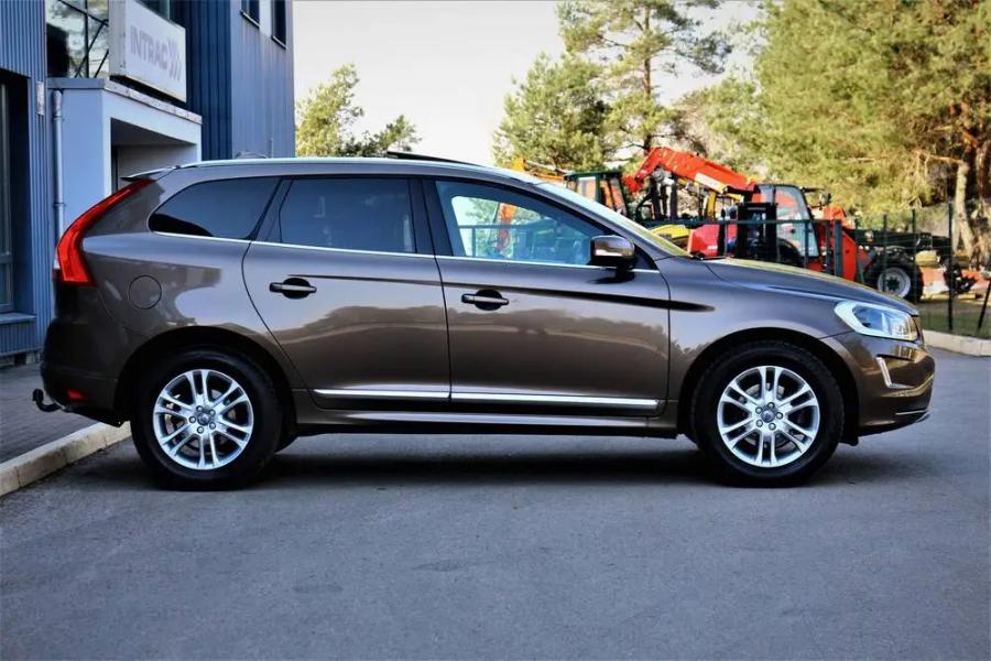 Brown Volvo XC60 2016 in Riga, with an engine capacity of 2.40 L and mileage of 239 thousand km for 7000 €, photo 6 on AUTOMOTO.COM.LV
