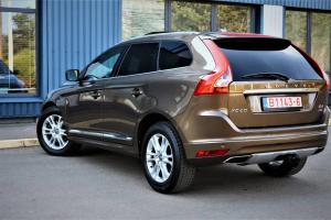 Brown Volvo XC60 2016 in Riga, with an engine capacity of 2.40 L and mileage of 239 thousand km for 7000 €, photo 7 on AUTOMOTO.COM.LV