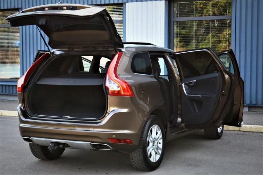 Brown Volvo XC60 2016 in Riga, with an engine capacity of 2.40 L and mileage of 239 thousand km for 7000 €, photo 9 on AUTOMOTO.COM.LV