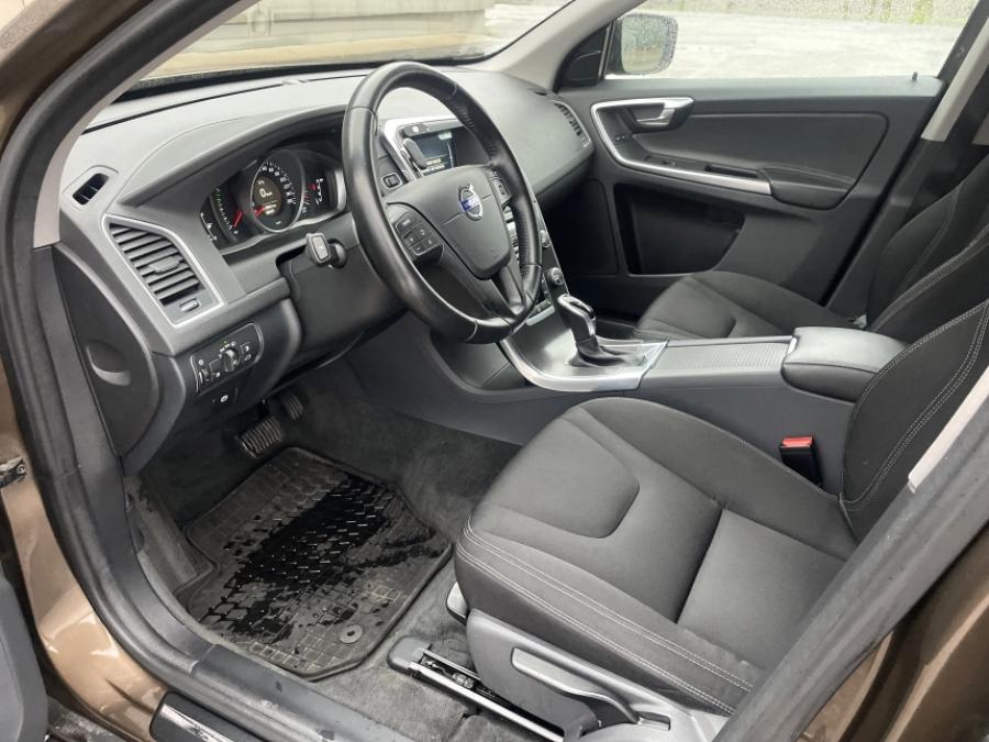 Brūns Volvo XC60 2016 Rīga, ar dzinēja tilpumu 2.00 L un nobraukumu 289 tūkst. km par 12990 €, foto 14 vietnē AUTOMOTO.COM.LV