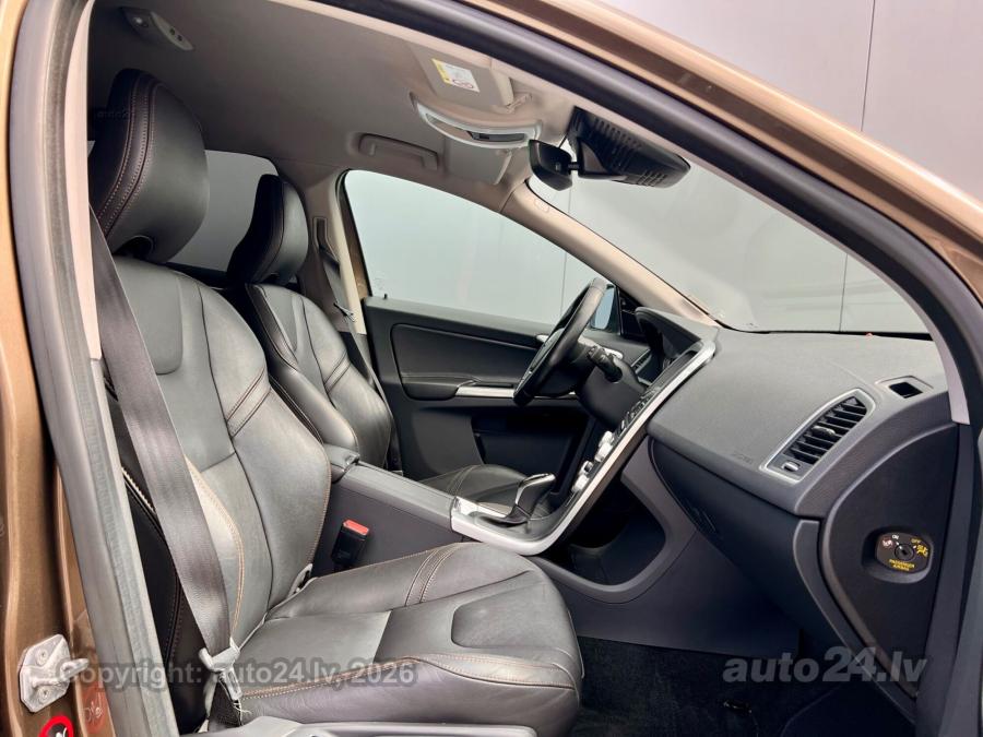 Brūns Volvo XC60 2016 Tallina, ar dzinēja tilpumu 2.40 L un nobraukumu 228 tūkst. km par 15999 €, foto 13 vietnē AUTOMOTO.COM.LV