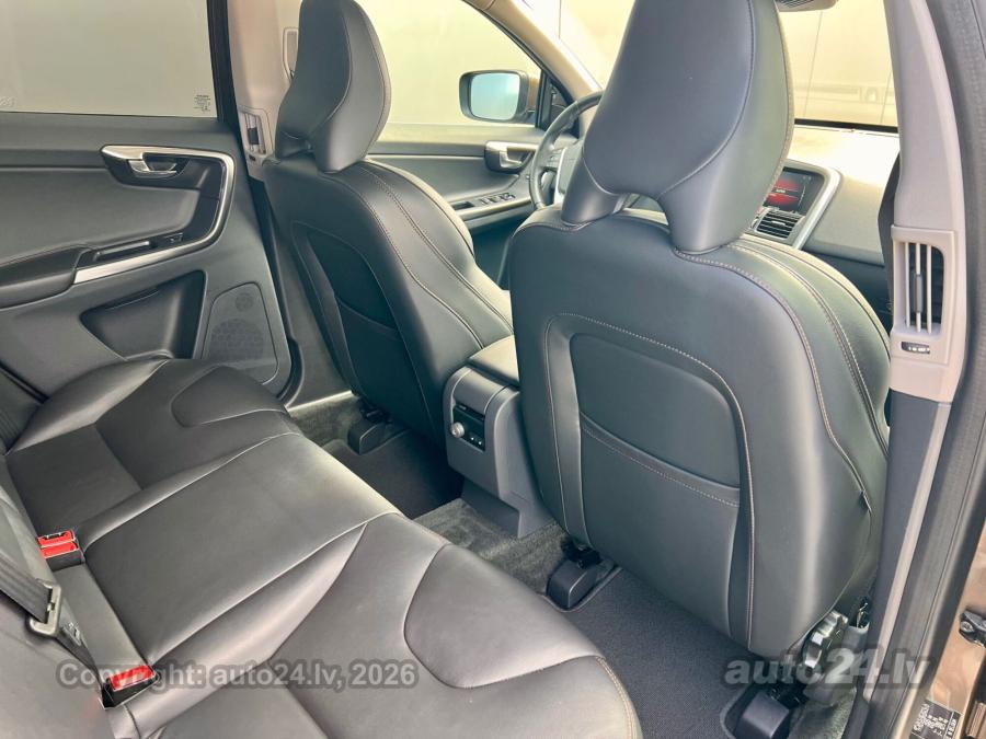 Brūns Volvo XC60 2016 Tallina, ar dzinēja tilpumu 2.40 L un nobraukumu 228 tūkst. km par 15999 €, foto 14 vietnē AUTOMOTO.COM.LV