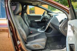 Brown Volvo XC60 2016 in Tukums, with an engine capacity of 2.00 L and mileage of 243 thousand km for 12990 €, photo 9 on AUTOMOTO.COM.LV