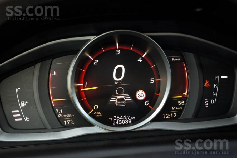 Brown Volvo XC60 2016 in Tukums, with an engine capacity of 2.00 L and mileage of 243 thousand km for 12990 €, photo 13 on AUTOMOTO.COM.LV