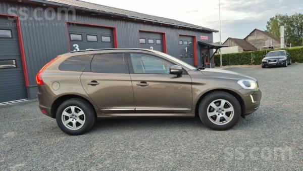 Brown Volvo XC60 2016 in Riga, with an engine capacity of 2.00 L and mileage of 293 thousand km for 12000 €, photo 4 on AUTOMOTO.COM.LV