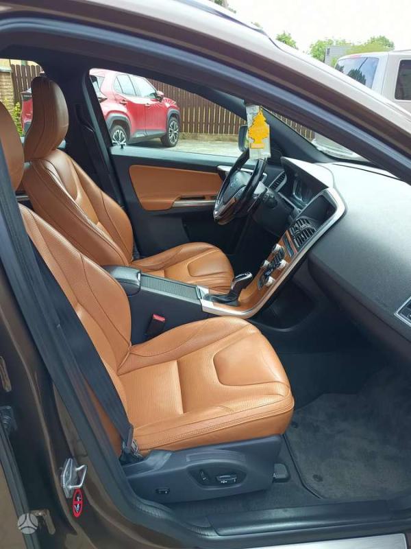 Brūns Volvo XC60 2016 Viļņa, ar dzinēja tilpumu 1.97 L un nobraukumu 277 tūkst. km par 12350 €, foto 5 vietnē AUTOMOTO.COM.LV