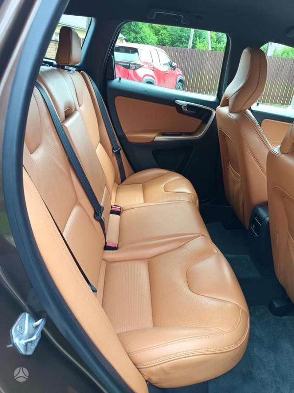 Brūns Volvo XC60 2016 Viļņa, ar dzinēja tilpumu 1.97 L un nobraukumu 277 tūkst. km par 12350 €, foto 7 vietnē AUTOMOTO.COM.LV