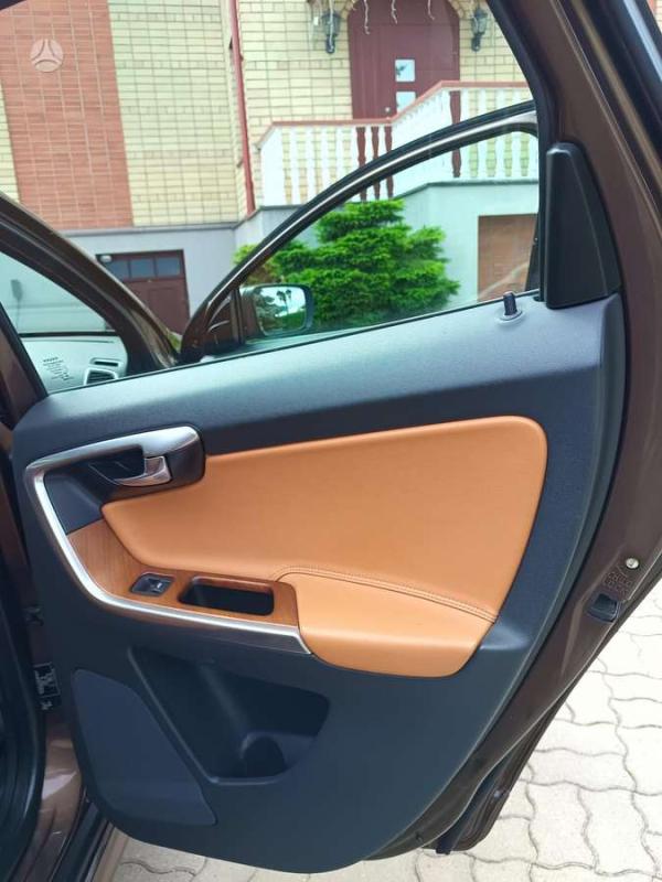 Brūns Volvo XC60 2016 Viļņa, ar dzinēja tilpumu 1.97 L un nobraukumu 277 tūkst. km par 12350 €, foto 8 vietnē AUTOMOTO.COM.LV