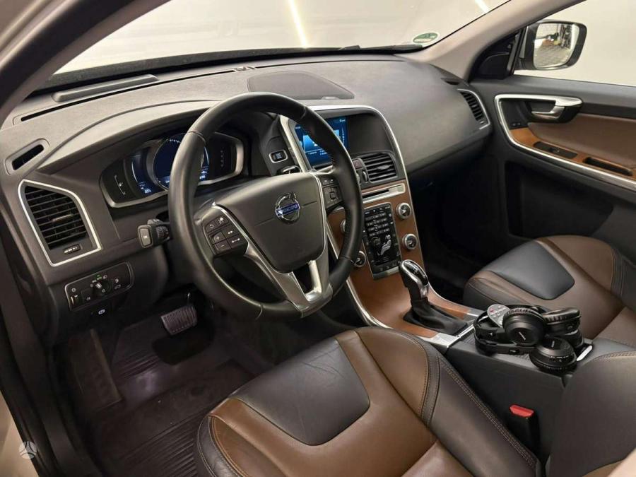 Brūns Volvo XC60 2016 Marijampole, ar dzinēja tilpumu 2.40 L un nobraukumu 193 tūkst. km par 17500 €, foto 3 vietnē AUTOMOTO.COM.LV