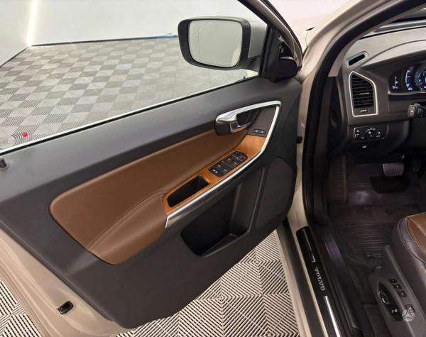 Brūns Volvo XC60 2016 Marijampole, ar dzinēja tilpumu 2.40 L un nobraukumu 193 tūkst. km par 17500 €, foto 7 vietnē AUTOMOTO.COM.LV
