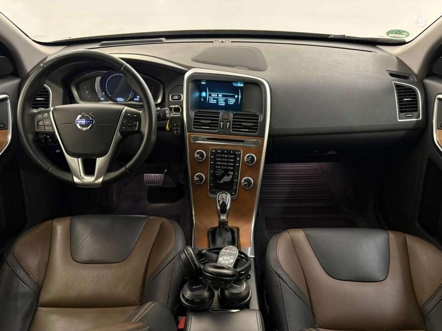 Brūns Volvo XC60 2016 Marijampole, ar dzinēja tilpumu 2.40 L un nobraukumu 193 tūkst. km par 17500 €, foto 14 vietnē AUTOMOTO.COM.LV