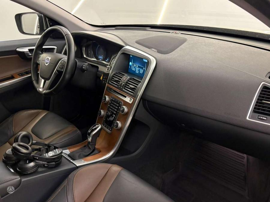 Brūns Volvo XC60 2016 Marijampole, ar dzinēja tilpumu 2.40 L un nobraukumu 193 tūkst. km par 17500 €, foto 17 vietnē AUTOMOTO.COM.LV