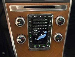 Brūns Volvo XC60 2016 Marijampole, ar dzinēja tilpumu 2.40 L un nobraukumu 193 tūkst. km par 17500 €, foto 24 vietnē AUTOMOTO.COM.LV