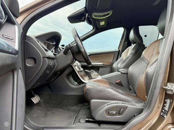 Brūns Volvo XC60 2016 Marijampole, ar dzinēja tilpumu 2.40 L un nobraukumu 243 tūkst. km par 15500 €, foto 9 vietnē AUTOMOTO.COM.LV